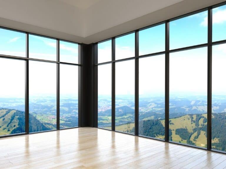 Pareti in vetro per casa e ufficio: vantaggi, svantaggi e costi ...